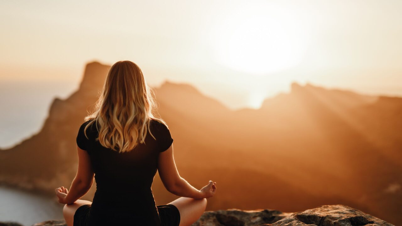 5 Daily Habits for a Positive Mindset - Loomi Wellness Co